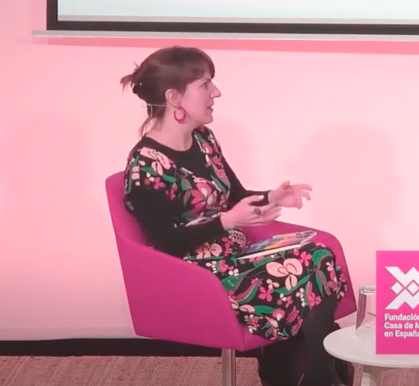 Presentación de la novela Isla partida, de Daniela Tarazona (Almadía ...