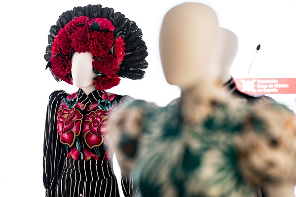 La diseñadora de moda Regina Dondé presenta su más reciente colección en Fundación Casa de ...